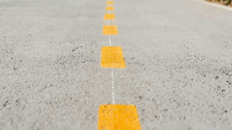 What Is the Meaning of Road Lines in Saudi Arabia? | KSA Expats