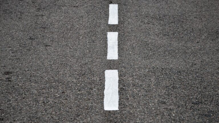 What Is the Meaning of Road Lines in Saudi Arabia?